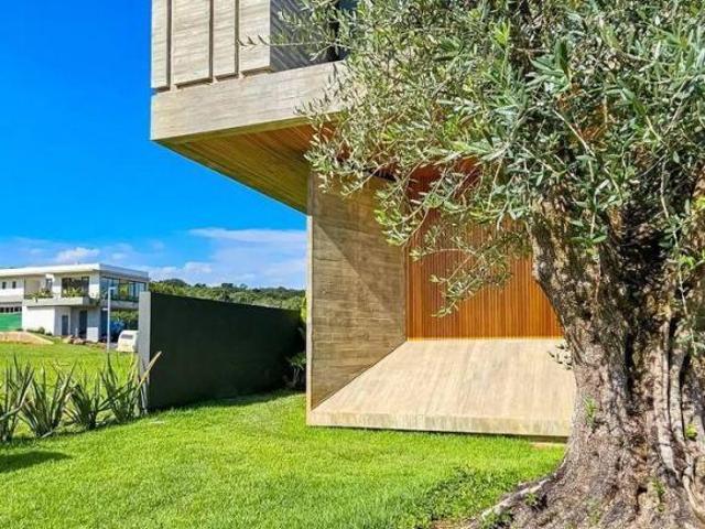 Casa 4 suítes 351 m²