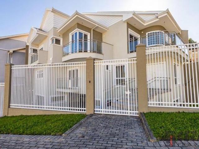 Casa de Alto Padrão à Venda no Cascatinha, Curitiba 4 Suítes, 371 m², próxima a Santa Felicidade e