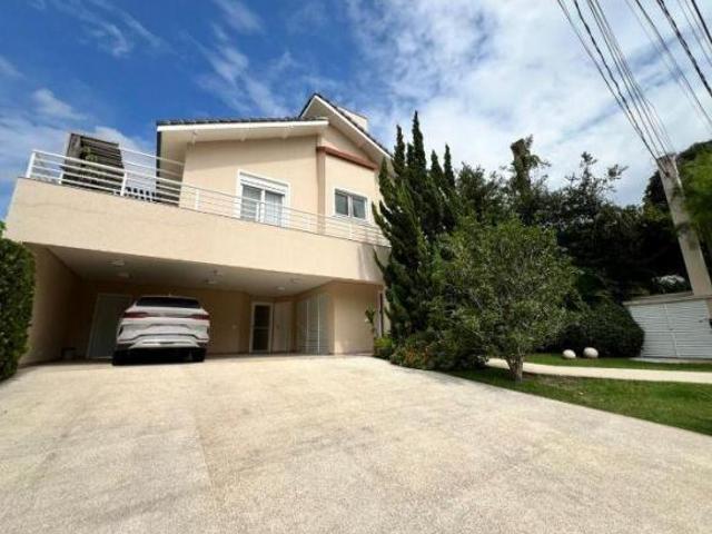 Casa à venda em Alphaville Barueri SP com 4 dormitórios, 4 suítes, 6 vagas de garagem e 399m²