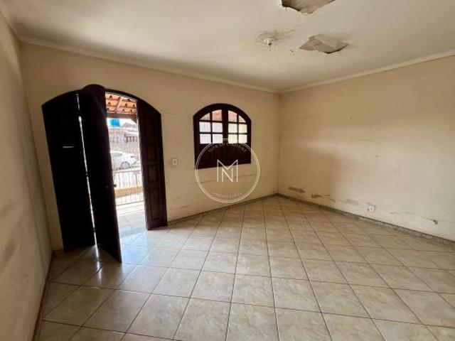 Casa com 4 dormitórios à venda