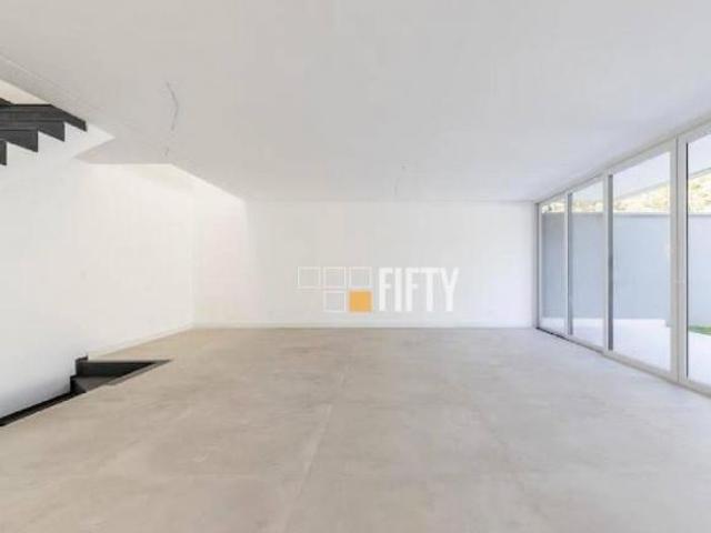 Casa com 4 dormitórios à venda, 541 m²