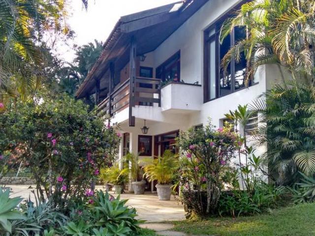 Casa com 4 dormitórios à venda, 541 m² por R$ 1.500.000,00 Centro Embu das Artes Embu das Arte