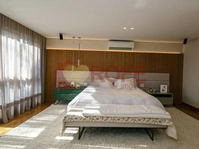 Casa com 4 dormitórios à venda, 650 m²