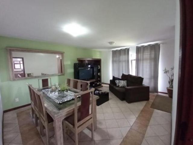 CASA com 4 dormitórios à venda com 363m² por R$ 1.250.000,00 no bairro Xaxim