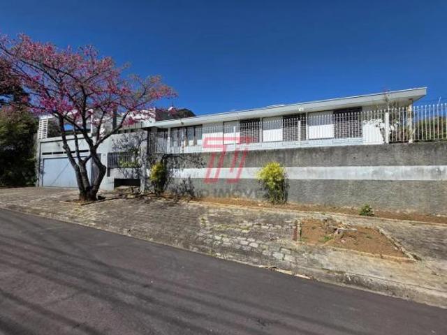 Casa com 4 dormitórios à venda com 400,00m² no bairro São Lourenço
