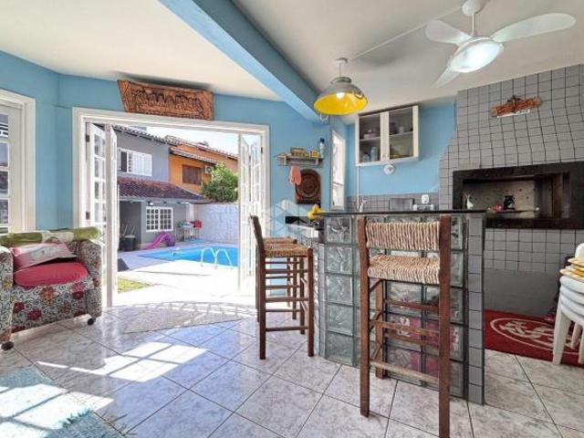 CASA COM 4 DORMITÓRIOS A VENDA NO BAIRRO IPANEMA