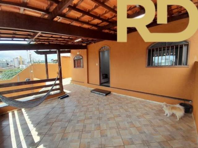 Casa com 4 dormitórios a venda no Horto