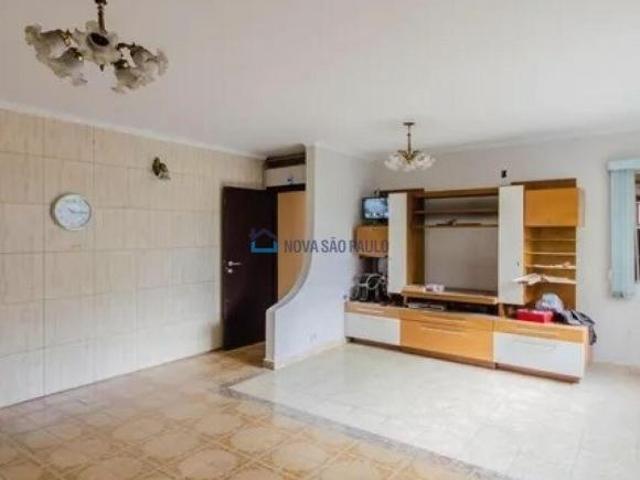 Casa com 4 dormitórios à venda no Ipiranga, sendo 3 suítes