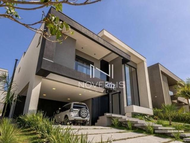 Casa com 4 dormitórios à venda no Urbanova em SJCampos