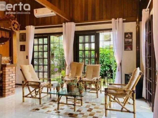 Casa com 4 dormitórios à venda Planalto Gramado/RS