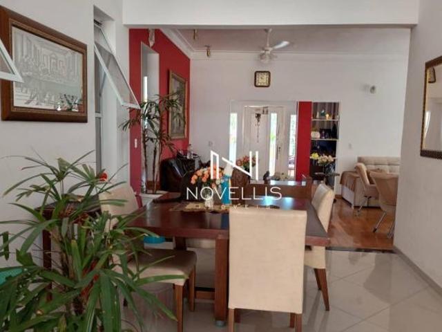 Casa com 4 dormitórios à venda Vila Zezé Jacareí/SP