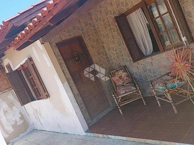 Casa com 4 dormitorios Bairro Harmonia Canoas