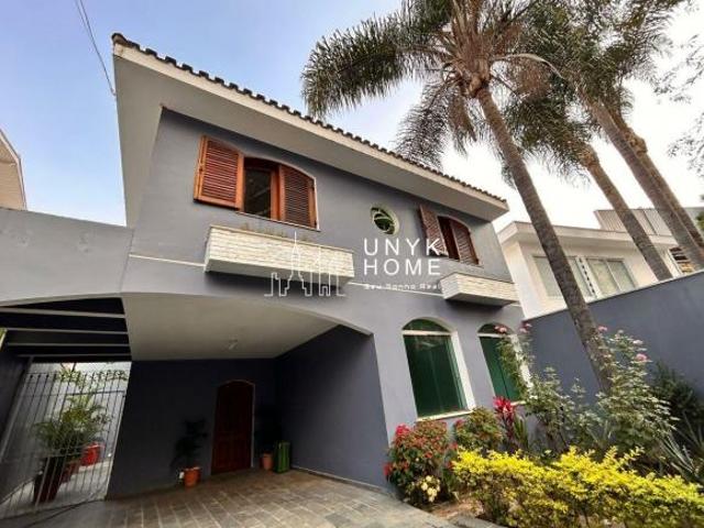 casa com 4 dormitórios, churrasqueira e quintal à venda