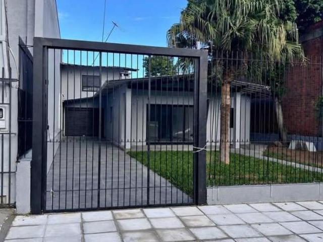 Casa com 4 dormitórios e 1 suíte tendo 200m² com Piscina bairro Ideal em Novo Hamburgo