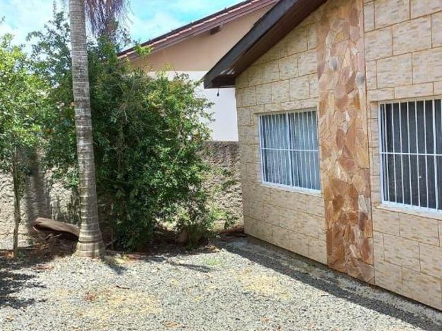 Casa com 4 dormitórios e 2 vagas de garagem em Viamão