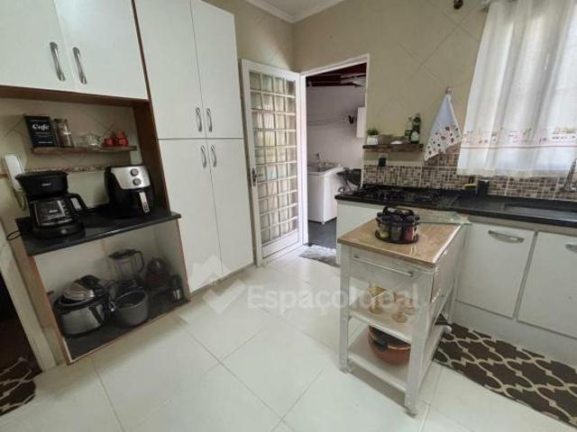 CASA COM 4 DORMITÓRIOS E 2 SUÍTES NUM EXCELENTE BAIRRO EM BAURU