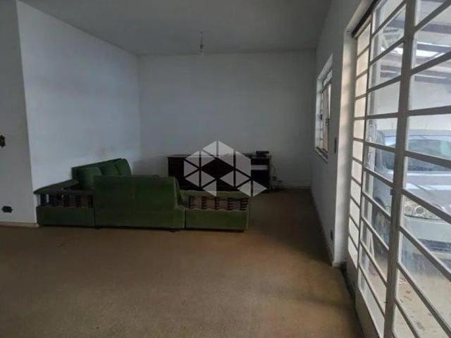 Casa com 4 dormitórios e 4 vagas na Vila Irmãos Arnoni