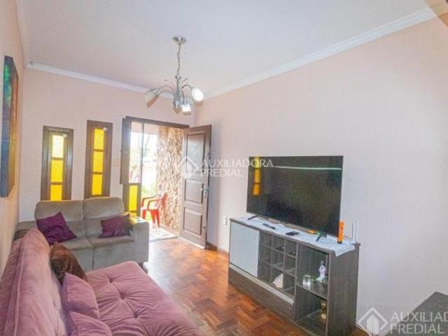 Casa com 4 Dormitórios e Amplo Pátio em Estância Velha