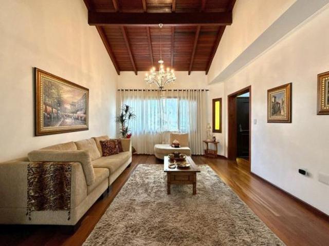 Casa com 4 dormitórios e excelente área de lazer em ótima localização no Jardim Itu