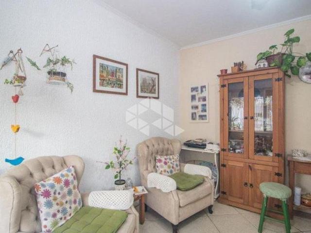 Casa com 4 dormitórios e localização privilegiada em Teresópolis