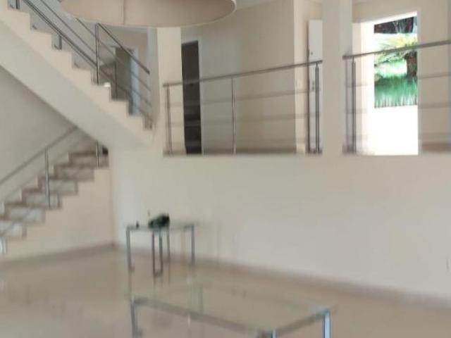 Casa com 4 dormitórios e piscina à venda na Malota em Jundiaí, bairro nobre, com jardim amplo, larei