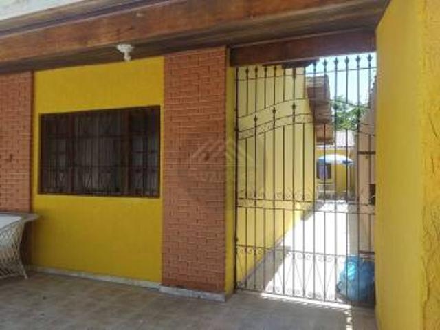 Casa com 4 dormitórios e piscina á venda em Itanhaém á 200m do mar