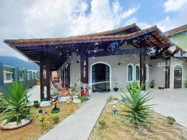 Casa com 4 Dormitórios e Piscina no Flórida Praia Grande!