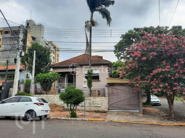 Casa com 4 dormitórios em Novo Hamburgo