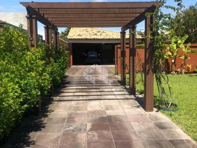 Casa com 4 dormitórios em Atlântida 210m²