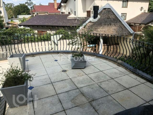 Casa com 4 dormitórios em Canoas