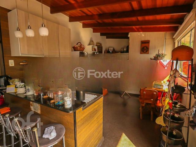 Casa com 4 dormitórios em Canoas