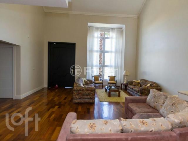 Casa com 4 dormitórios em Canoas