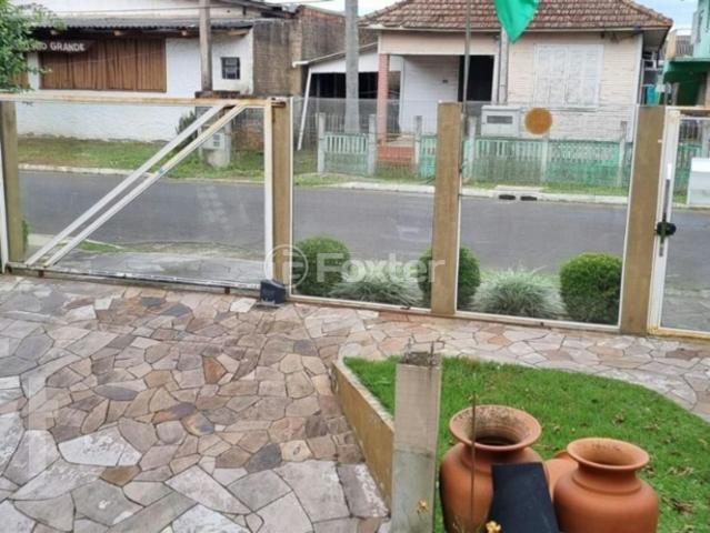 Casa com 4 dormitórios em Canoas