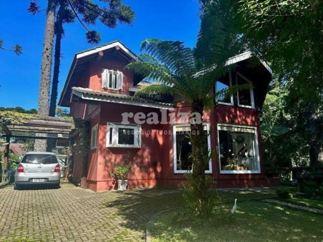 CASA COM 4 DORMITÓRIOS EM CANELA