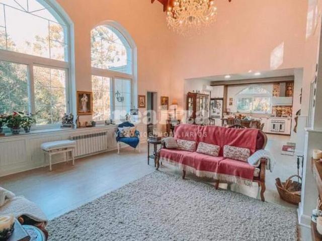 CASA COM 4 DORMITÓRIOS EM CANELA