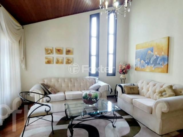 Casa com 4 dormitórios em Caxias do Sul