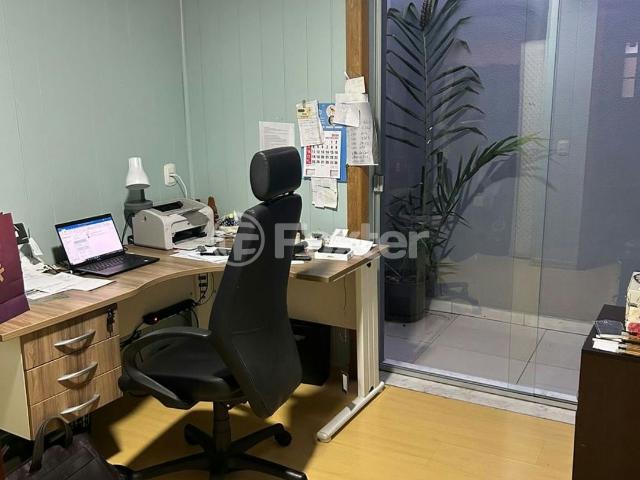 Casa com 4 dormitórios em Caxias do Sul