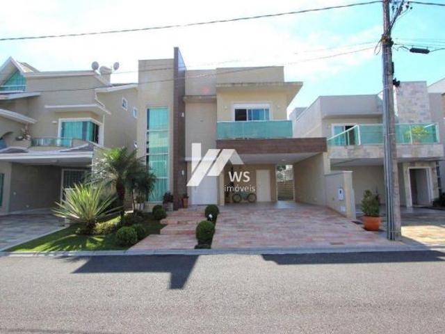 Casa com 4 dormitórios em condomínio clube