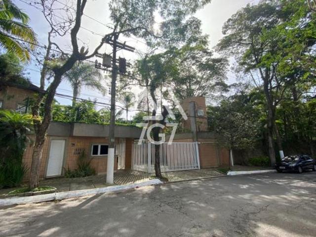 CASA COM 4 DORMITÓRIOS EM CONDOMINIO FECHADO