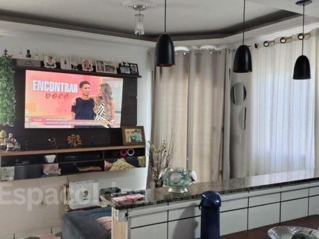 CASA COM 4 DORMITÓRIOS EM EXCELENTE BAIRRO