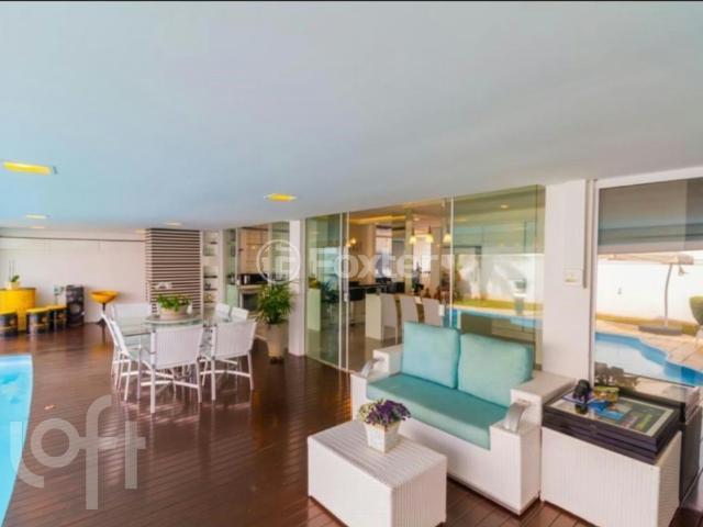 Casa com 4 dormitórios em Florianópolis