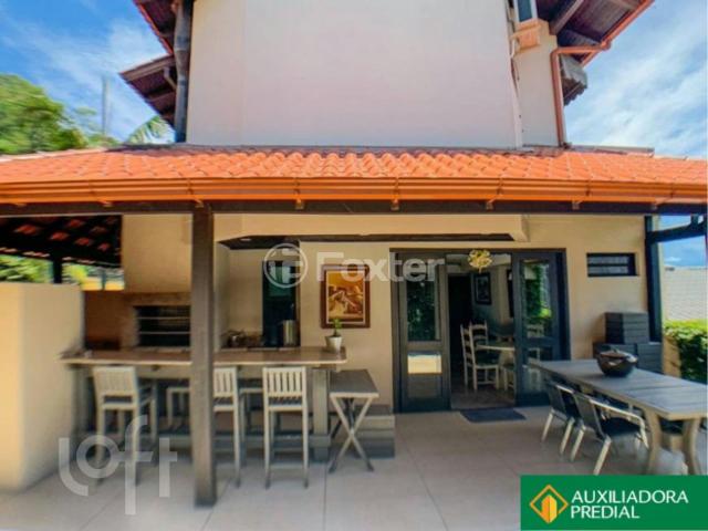 Casa com 4 dormitórios em Florianópolis