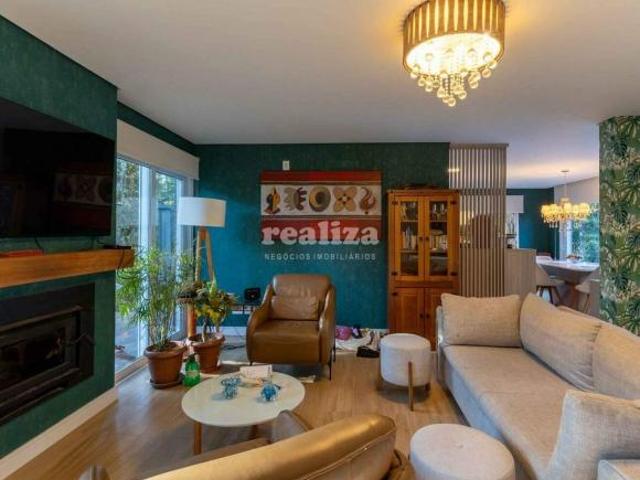 CASA COM 4 DORMITÓRIOS EM GRAMADO