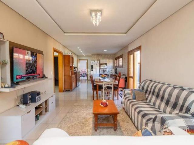CASA COM 4 DORMITÓRIOS EM GRAMADO