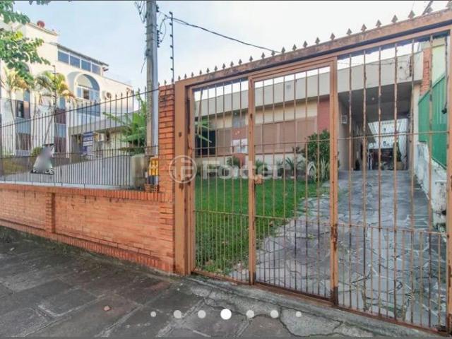 Casa com 4 dormitórios em Porto Alegre