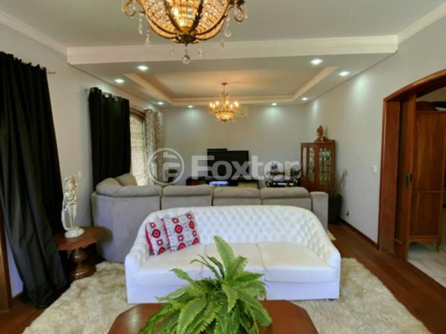 Casa com 4 dormitórios em Porto Alegre