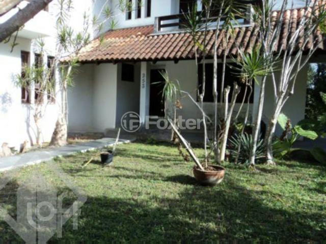 Casa com 4 dormitórios em Porto Alegre