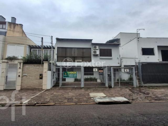 Casa com 4 dormitórios em Porto Alegre