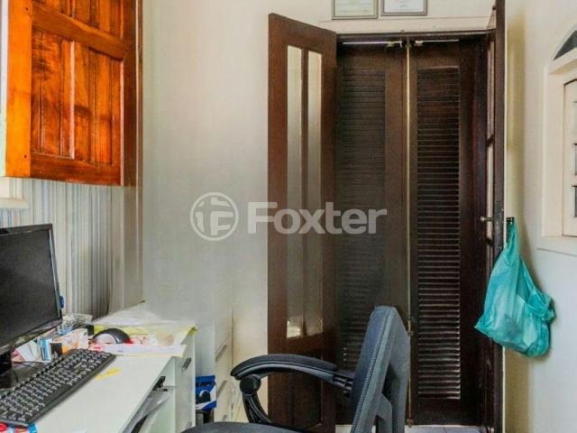Casa com 4 dormitórios em Porto Alegre