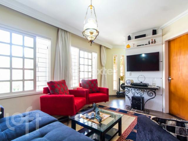 Casa com 4 dormitórios em Porto Alegre